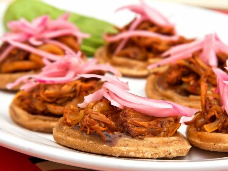 Conoce el salbute, una 'garnacha' icónica de Yucatán - LGBTravel