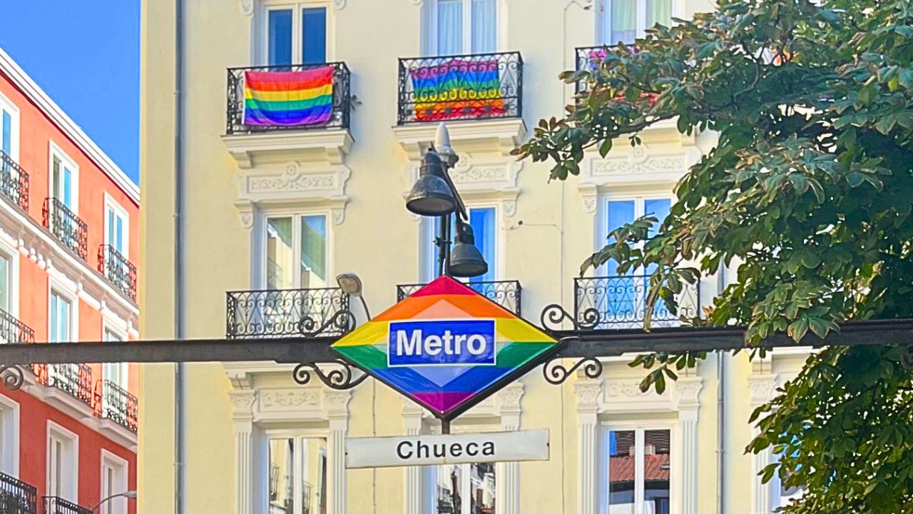 Historia de Chueca, icónica zona LGBT+ de Madrid - LGBTravel